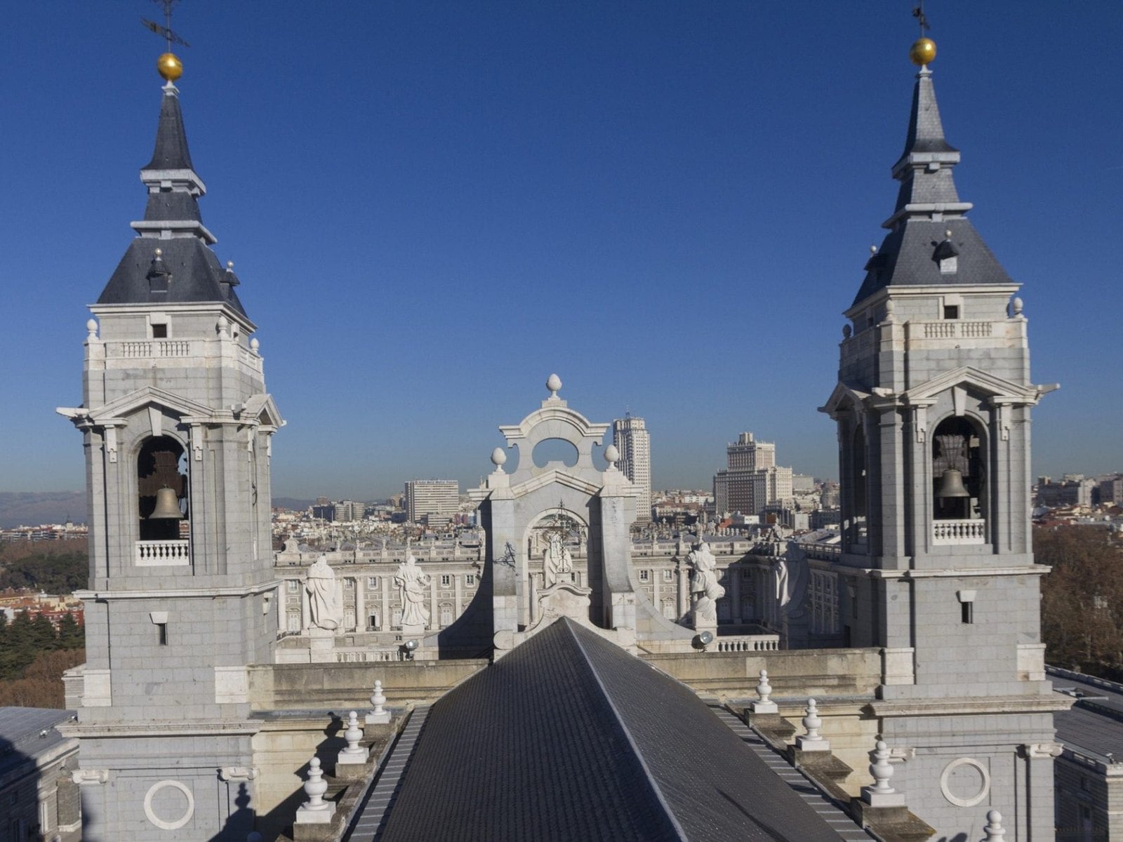 Almudena Cathedral | Isolated Traveller